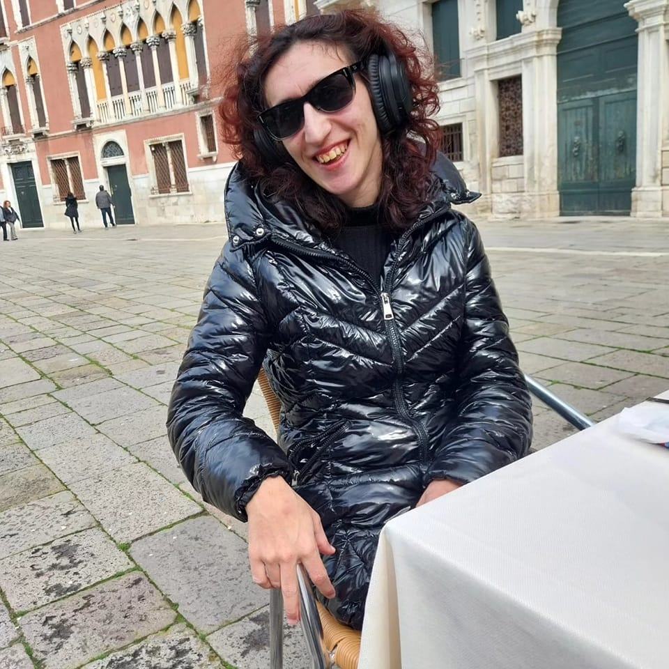 Shkruarnga :Ana Cara